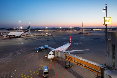 80 Aircraft on ramp Stock Pictures, Editorial Images and Stock Photos ...