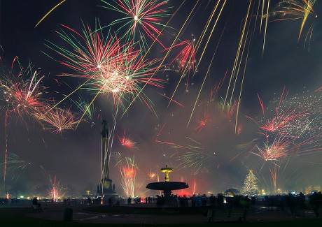 500 Fireworks rocket Stock Pictures, Editorial Images and Stock Photos ...