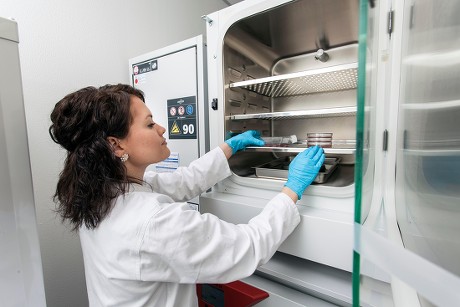 750 Lab smock Stock Pictures, Editorial Images and Stock Photos ...
