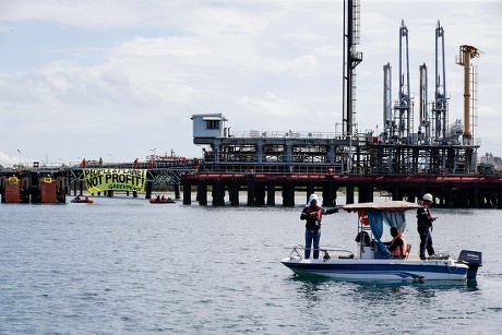 Greenpeace activists protest at a Shell oil refinery in Batangas ...