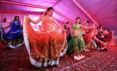 Indian Folkdance Artists Bediya Community Perform - Foto de stock de ...