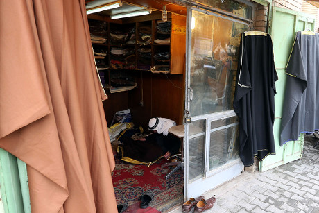 Iraqi Craftsman Sews Abaya Arabic Traditional Editorial Stock Photo ...