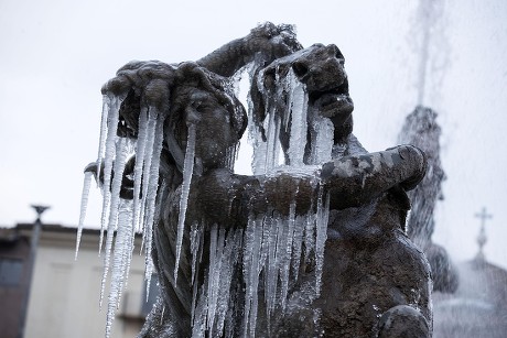 Cold weather in Rome, Italy - 27 Feb 2018 Stock Pictures, Editorial ...
