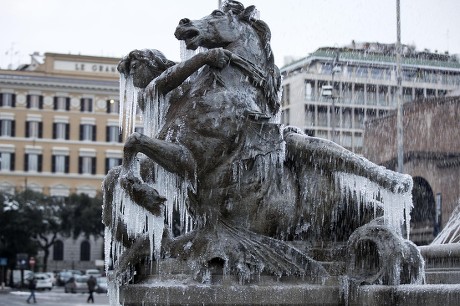 Cold weather in Rome, Italy - 27 Feb 2018 Stock Pictures, Editorial ...