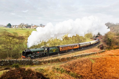 1934 Steam Engine 926 Repton Pulls Editorial Stock Photo - Stock Image ...