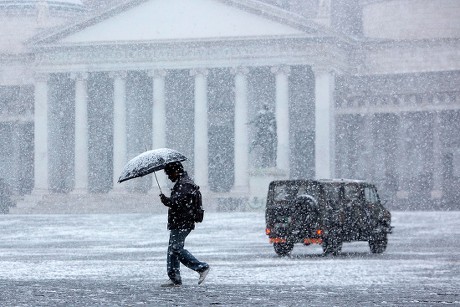 Snow in Naples, Italy - 27 Feb 2018 Stock Pictures, Editorial Images ...