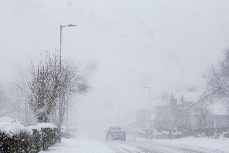Heavy Snow Hits Elderslie Paisley Scotland Editorial Stock Photo ...