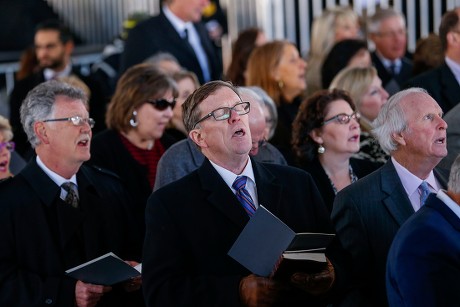 People Sing During Funeral Service Late Editorial Stock Photo - Stock ...
