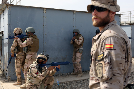 Iraqi Soldiers Receive Military Instructions By Editorial Stock Photo ...