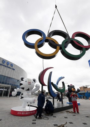 Workers Replace Olympic Rings Paralympic Agitos Editorial Stock Photo ...