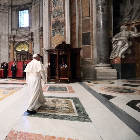 Pope Francis Goes Confession Confessor Father Editorial Stock Photo ...
