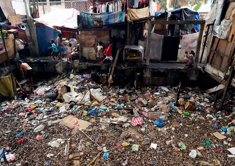 Filipino Informal Settlers Live Along Canal Editorial Stock Photo ...