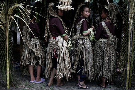 Mah Meri Tribes People Wear Traditional Editorial Stock Photo - Stock ...