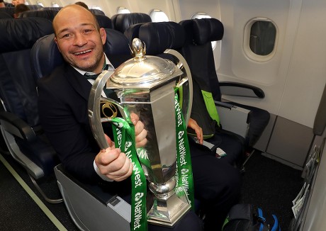 __COUNT__ imágenes de Ireland Rugby Team Return To Dublin Airport ...