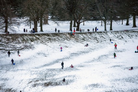 __COUNT__ Seasonal Weather, Leeds, UK - 18 Mar 2018 Stock Pictures ...
