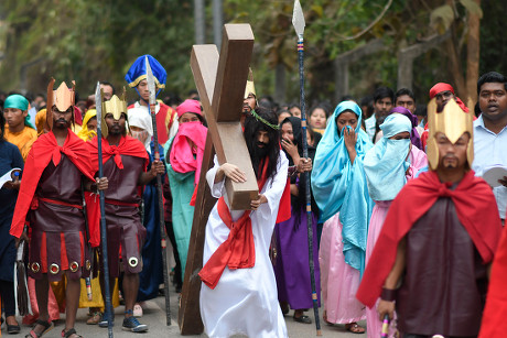Indian Devotee Carries Cross During Reenactment Editorial Stock Photo ...
