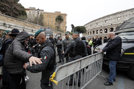 Security boosted during Easter holidays, Rome, Italy - 30 Mar 2018 ...