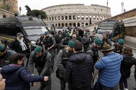 Security boosted during Easter holidays, Rome, Italy - 30 Mar 2018 ...