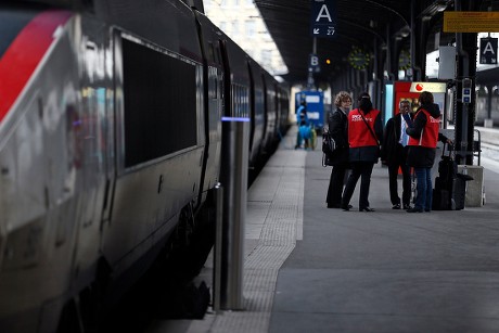 Assistance Helpers French National Railways Operator Editorial Stock ...