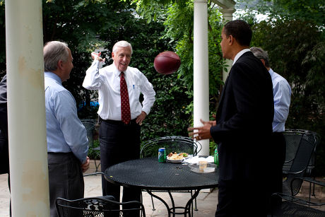US President Barack Obama meeting with various aides in the White House ...