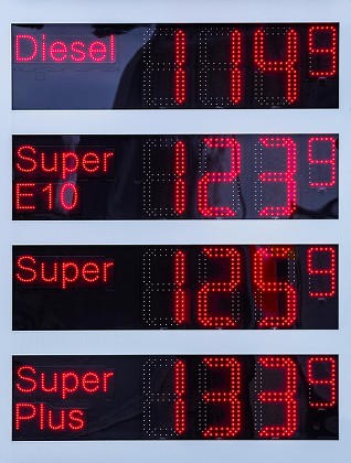 97 Gasoline price board Stock Pictures, Editorial Images and Stock ...