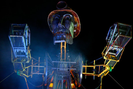 Largest Mechanical Puppet Ever Constructed Britain Editorial Stock ...