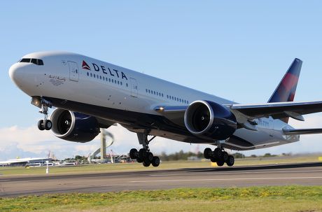 Boeing 777 Taking Off Editorial Stock Photo - Stock Image | Shutterstock