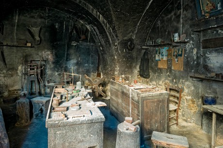 500 Workbench Stock Pictures, Editorial Images and Stock Photos ...