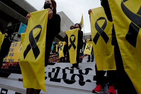 South Korean Mourners Hold Yellow Ribbons Editorial Stock Photo - Stock ...