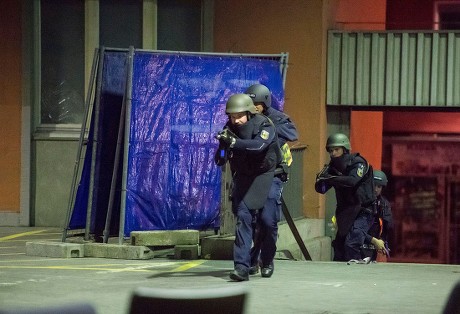 Police Officers Demonstrate Emergency Situation Media Editorial Stock ...