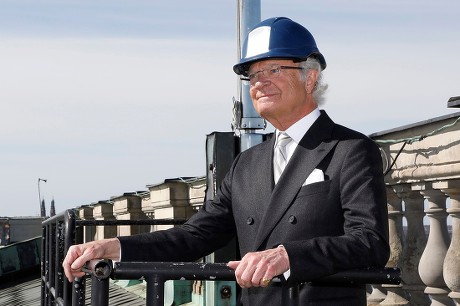 39 imágenes de King Carl XVI Gustaf installs solar panels at the Royal ...