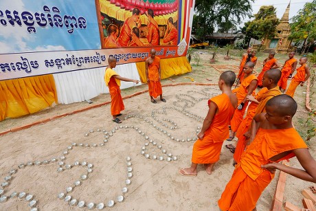 Cambodian Buddhist Monks Prepare During Visaka Editorial Stock Photo ...