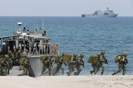250 United states marines beach landing Stock Pictures, Editorial ...