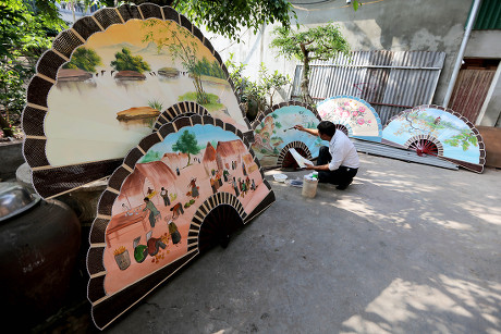 Chang Son paper fan village in Thach That district, Hanoi, Viet Nam ...