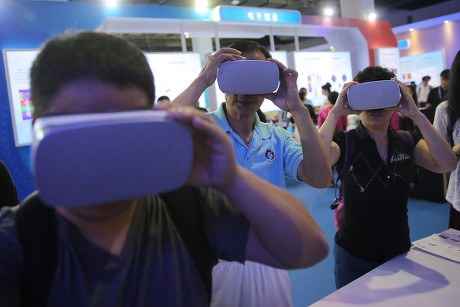Chinese Visitors Experience Virtual Reality Vr Editorial Stock Photo ...
