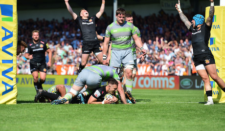 Exeter Chiefs Players Celebrate Opening Try Editorial Stock Photo ...