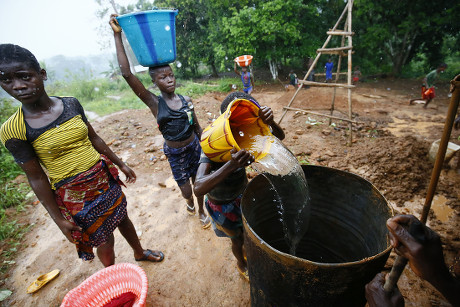 Mud House Construction in Rural Liberia, Malcolm Town - 19 May 2018 ...