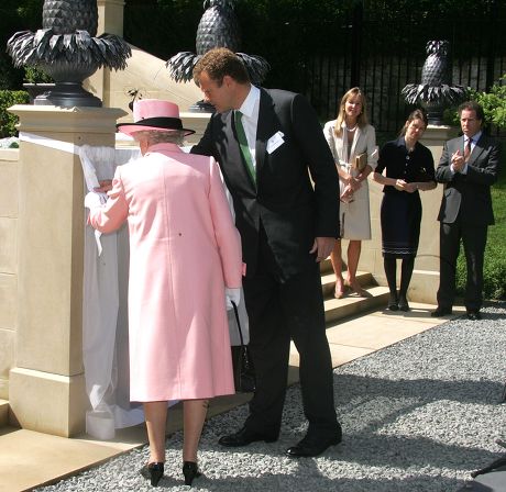 20 Memorials jonathan harmsworth 4th viscount rothermere Stock Pictures ...