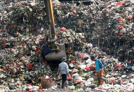 90 Plastic waste scavenger Stock Pictures, Editorial Images and Stock ...