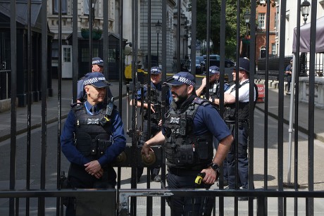Armed Police Gated Entrance Downing Street Editorial Stock Photo ...