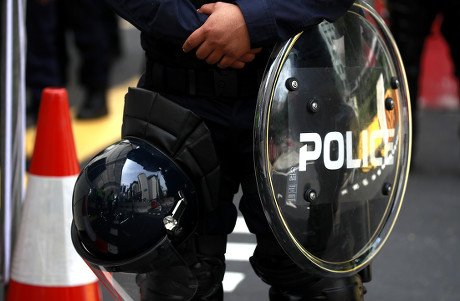 Skyline Singapore Reflected Riot Helmut Singapore Editorial Stock Photo ...
