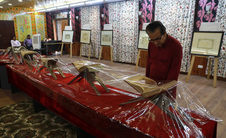 People Visit Calligraphy Manuscript Exhibition Srinagar Editorial Stock ...