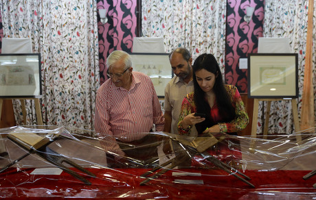 People Visit Calligraphy Manuscript Exhibition Srinagar Editorial Stock ...