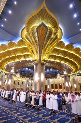 Muslim Worshippers Perform Qiyamul Lail Midnight Editorial Stock Photo ...