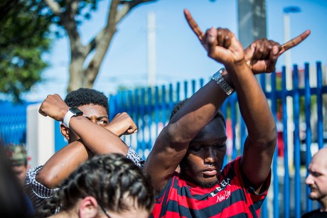 Hundreds Fans Pay Their Respects Xxxtentacion Editorial Stock Photo ...