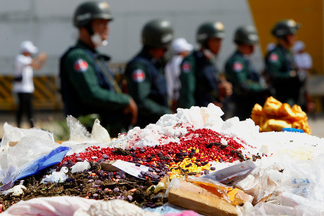 5 Policemen destroy illegal drugs Stock Pictures, Editorial Images and ...