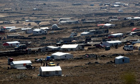 __COUNT__ Syrian refugees approach the Israeli borders as Russian air ...