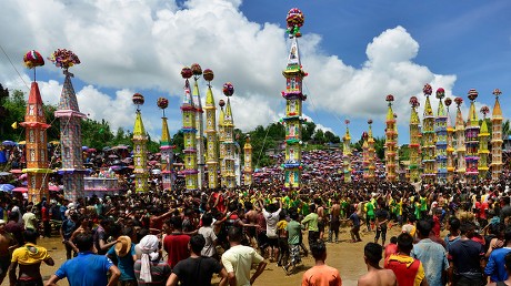 Jaintia Tribesmen Carry Traditional Chariots Dance Editorial Stock ...