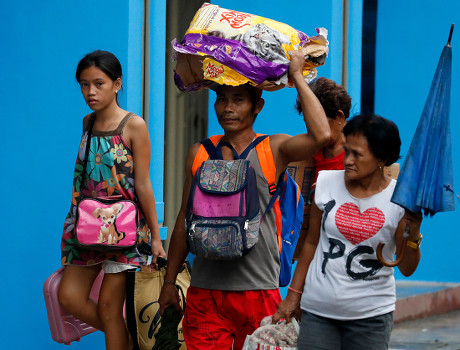 Filipinos Carry Few Their Belongings School Editorial Stock Photo ...