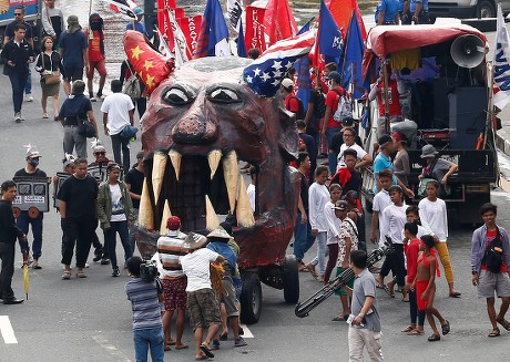 Protesters Display Effigy Depicting Philippine President Editorial ...